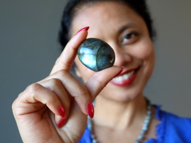 12 Labradorite affirmations for your joy